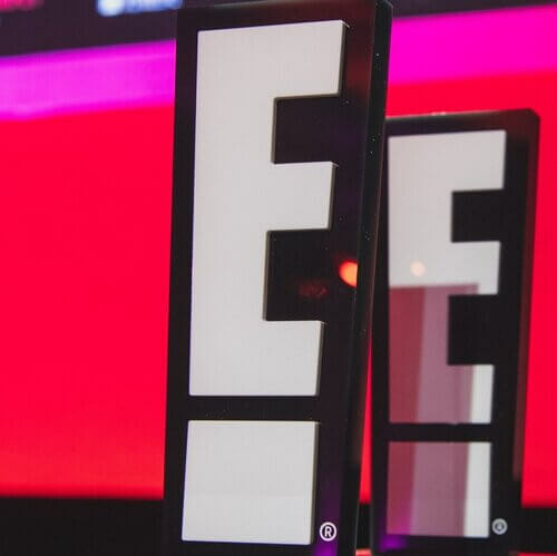 Canal E! Entertainment | TEAM LEWIS